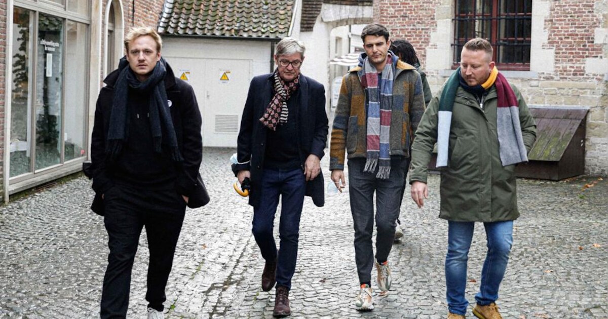 Vooruit Kortrijk draagt als eerste afdeling Conner Rousseau als ...