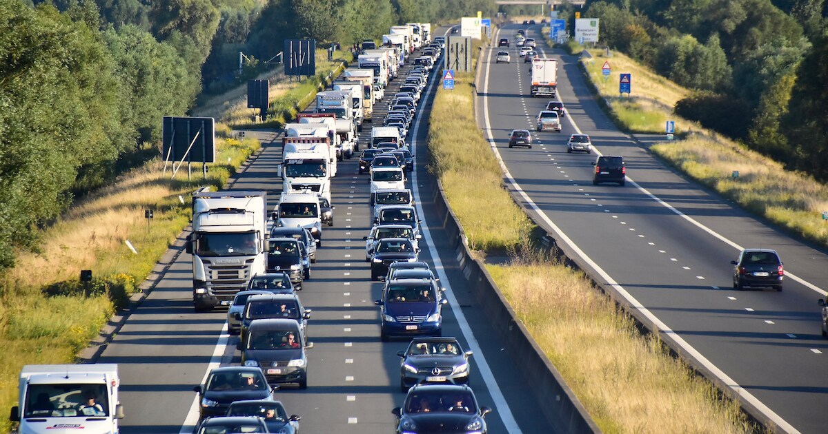 File in de richting van Brugge na kop-staartaanrijding op E403 in ...