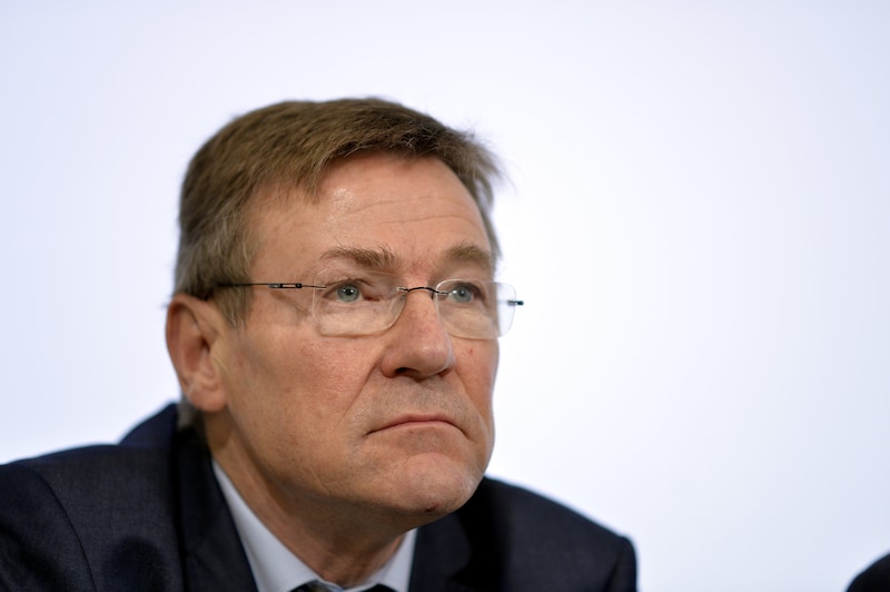 Van Overtveldt nuanceert uitspraken over tax shift, Peeters reageert ...