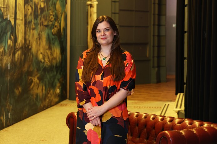 Astrid Stockman zette diepgeworteld wantrouwen opzij in ‘De verraders ...