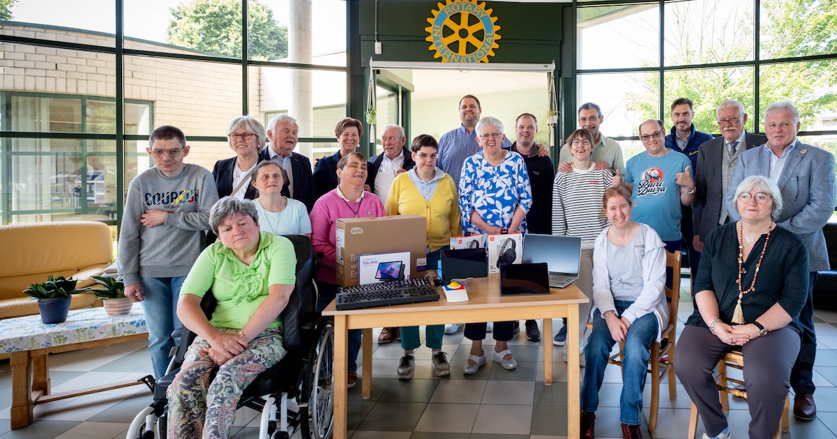 Rotary Heist schenkt tablets aan dagcentrum: “Bewoners kunnen nu zelf ...