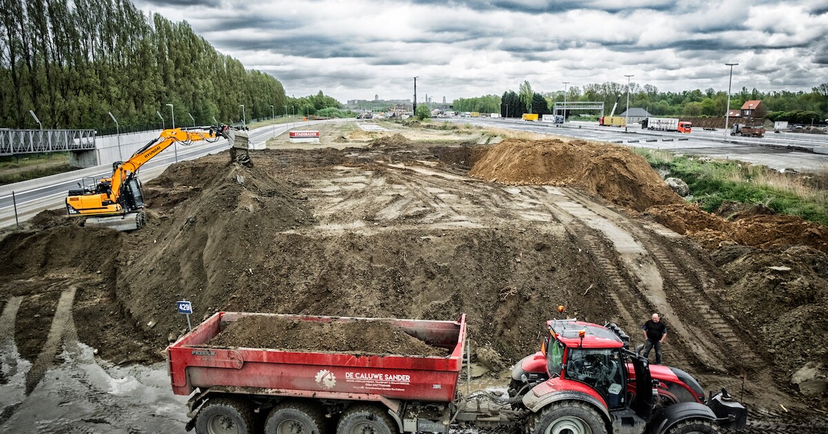Bouwheer Oosterweel voert 110.000 kubieke meter PFAS-grond weer af: BBL ...