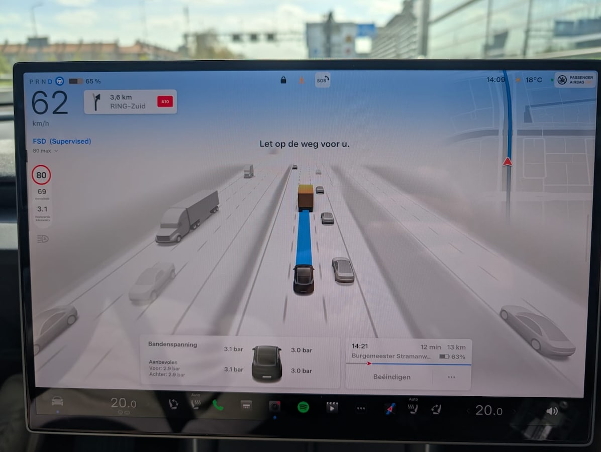 Vol vertrouwen het stuur loslaten in druk verkeer? Onze techjournalist ...