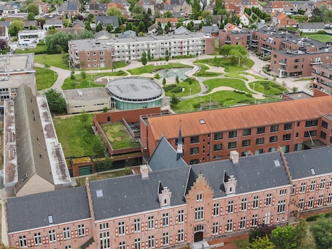Karel Picqué nodigt iedereen uit op buurtfeest | Regio | HLN.be