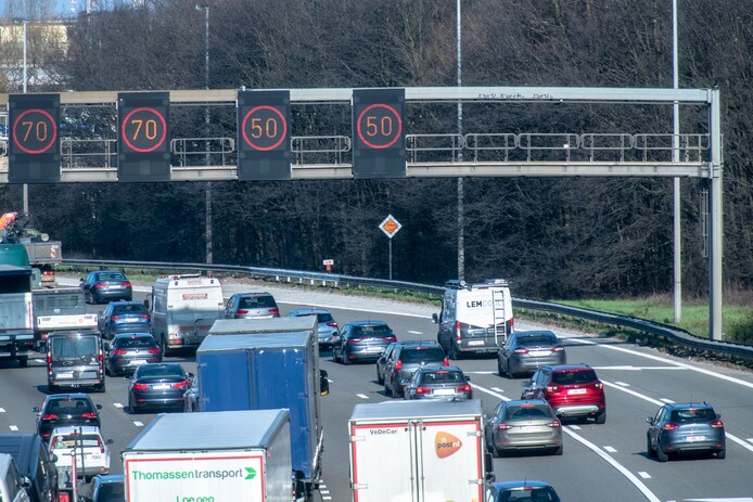 40 minuten file op Antwerpse Ring door ongeval ter hoogte van Berchem ...