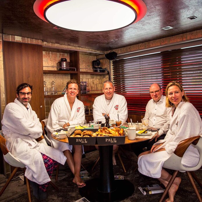 COLUMN. Jules Hanot: “Inteelt en gezwans op de zwalpende Evanna” | TV ...