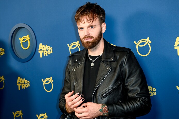 Tim Hofman geschrokken door moorddreiging: “Blij dat er geen kogel door ...