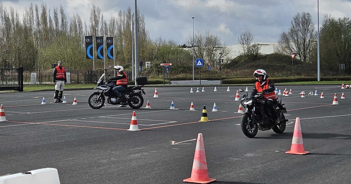 Motards testen behendigheid bij Rijschool Lust op Dag van de ...