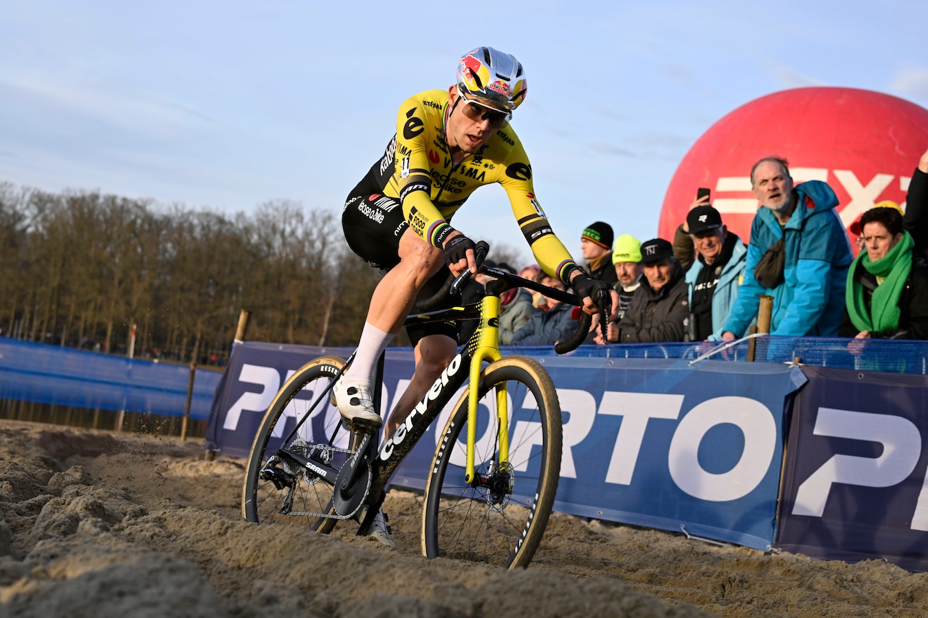 “Ik zag ineens iets op mij afkomen”: zelfs een vapende ‘fan’ houdt Van ...