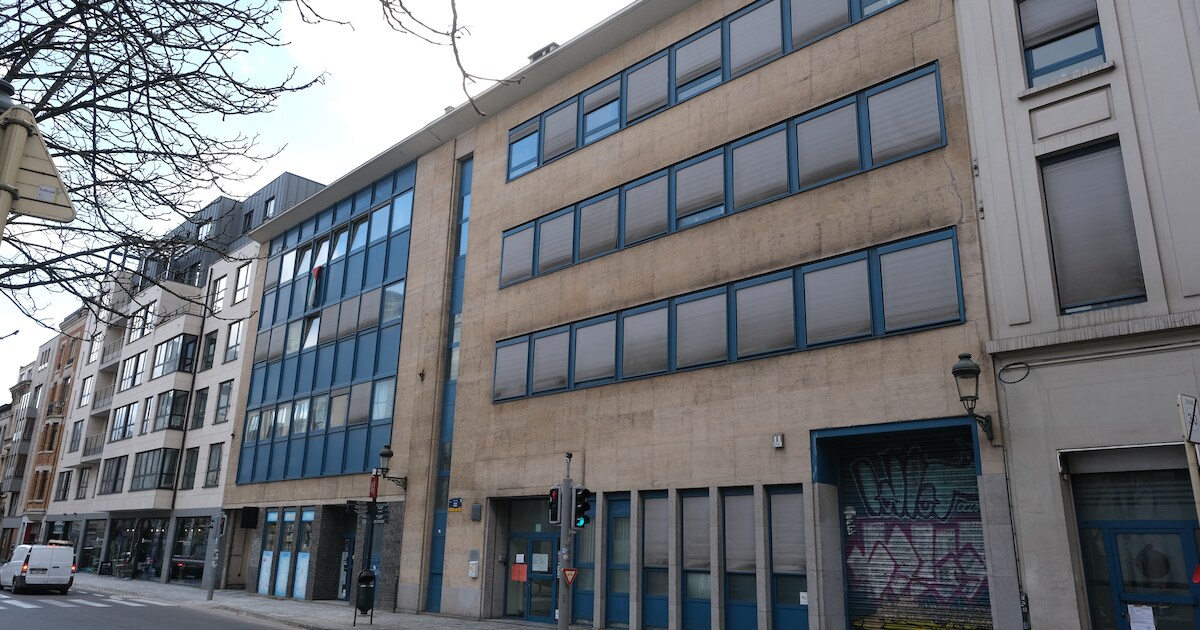 Krakers nemen voormalig rusthuis in Elsene in: “We willen dat de staat ...