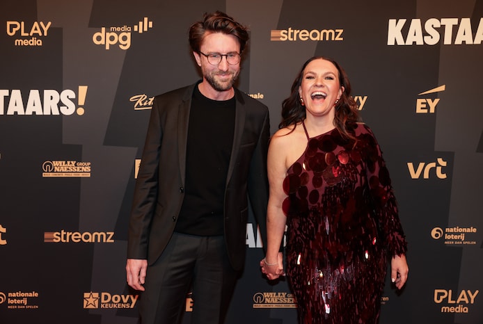 IN BEELD. Veel decolleté voor Zita Wauters en Siska Schoeters poseert voor het eerst met haar ...