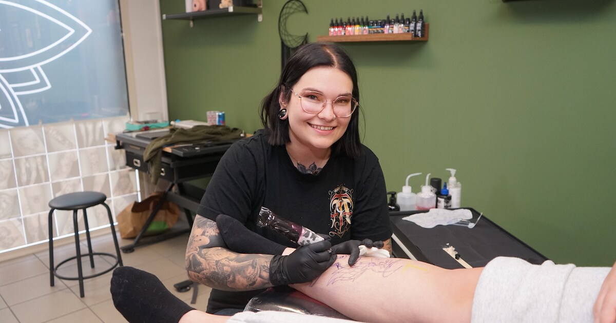 Miss Tattoo Amber (25) opent eigen studio: “Het stigma is helemaal verdwenen. Jongeren kiezen ...