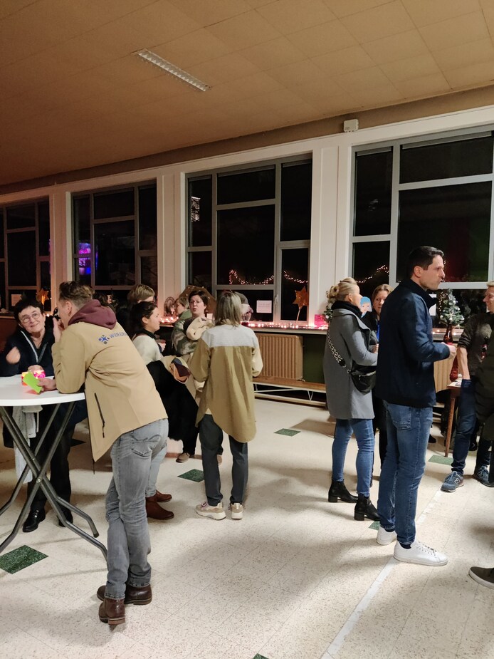 Sint-Lucia zamelt 2.800 euro in voor de Warmste Week | Rijkevorsel | hln.be