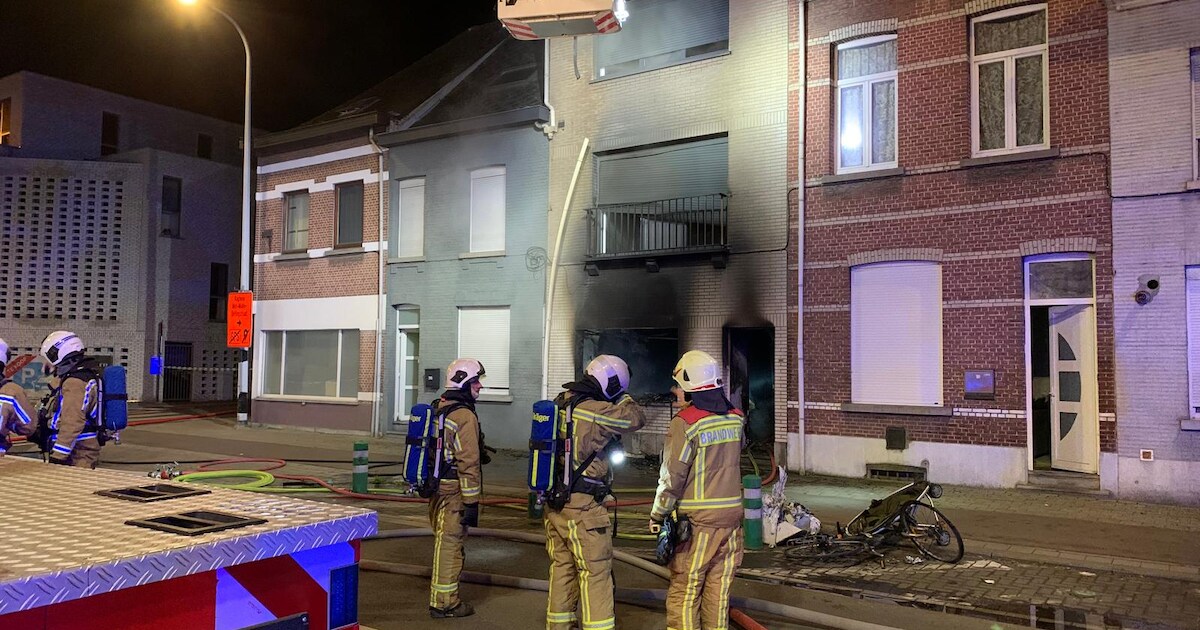 Rijwoning in Muizen onbewoonbaar na zware brand: gezin van vijf naar ...