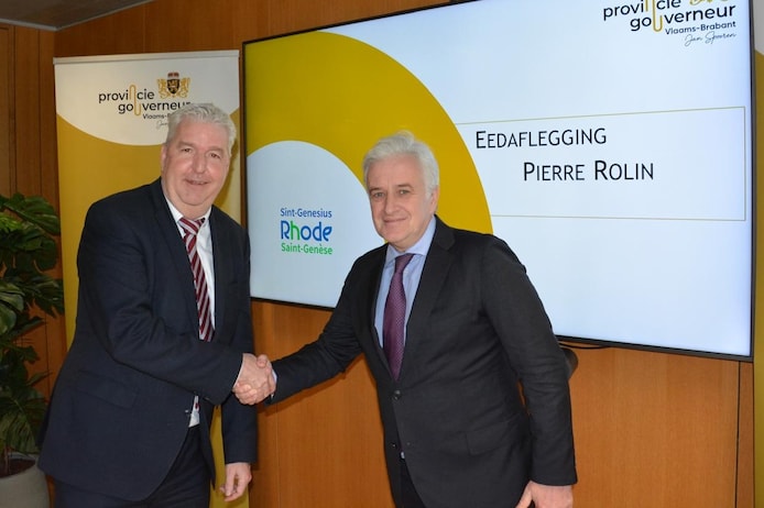 Pierre Rolin legt de eed af als burgemeester | Gemeentepolitiek Sint ...