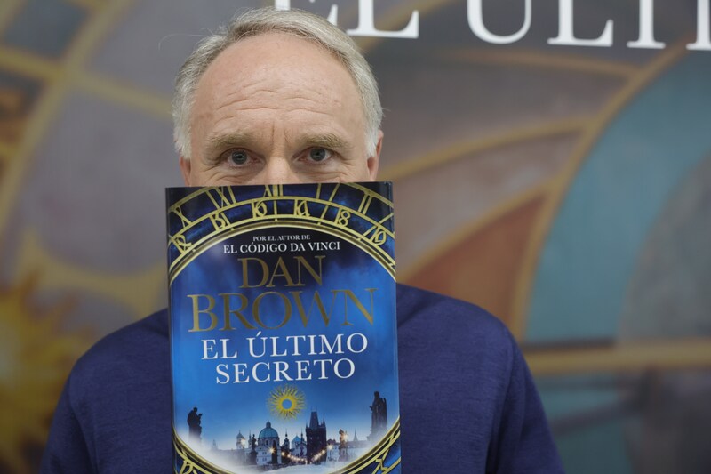 ‘Het ultieme geheim’ van Dan Brown best verkochte boek van 2025 in ...