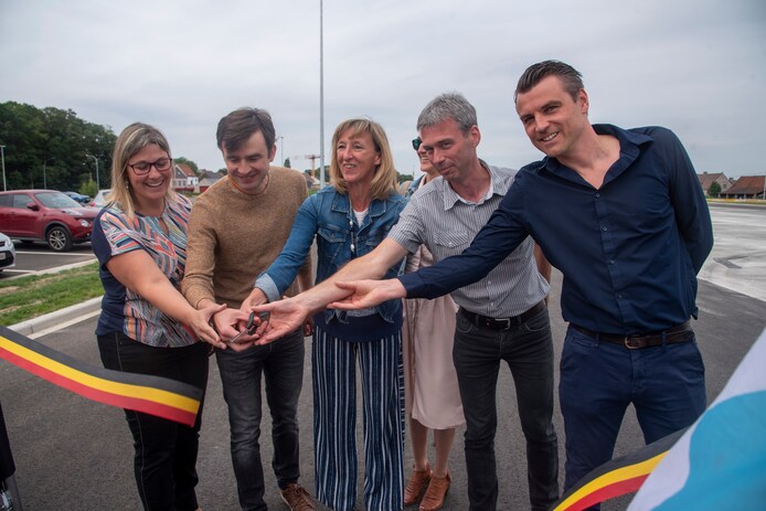 Nieuwe carpoolparking voor 161 wagens, 12 vrachtwagens en fietsen aan ...