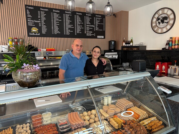 Stelian (49) en Miglena (38) nemen bekende frituur in Merendree over ...