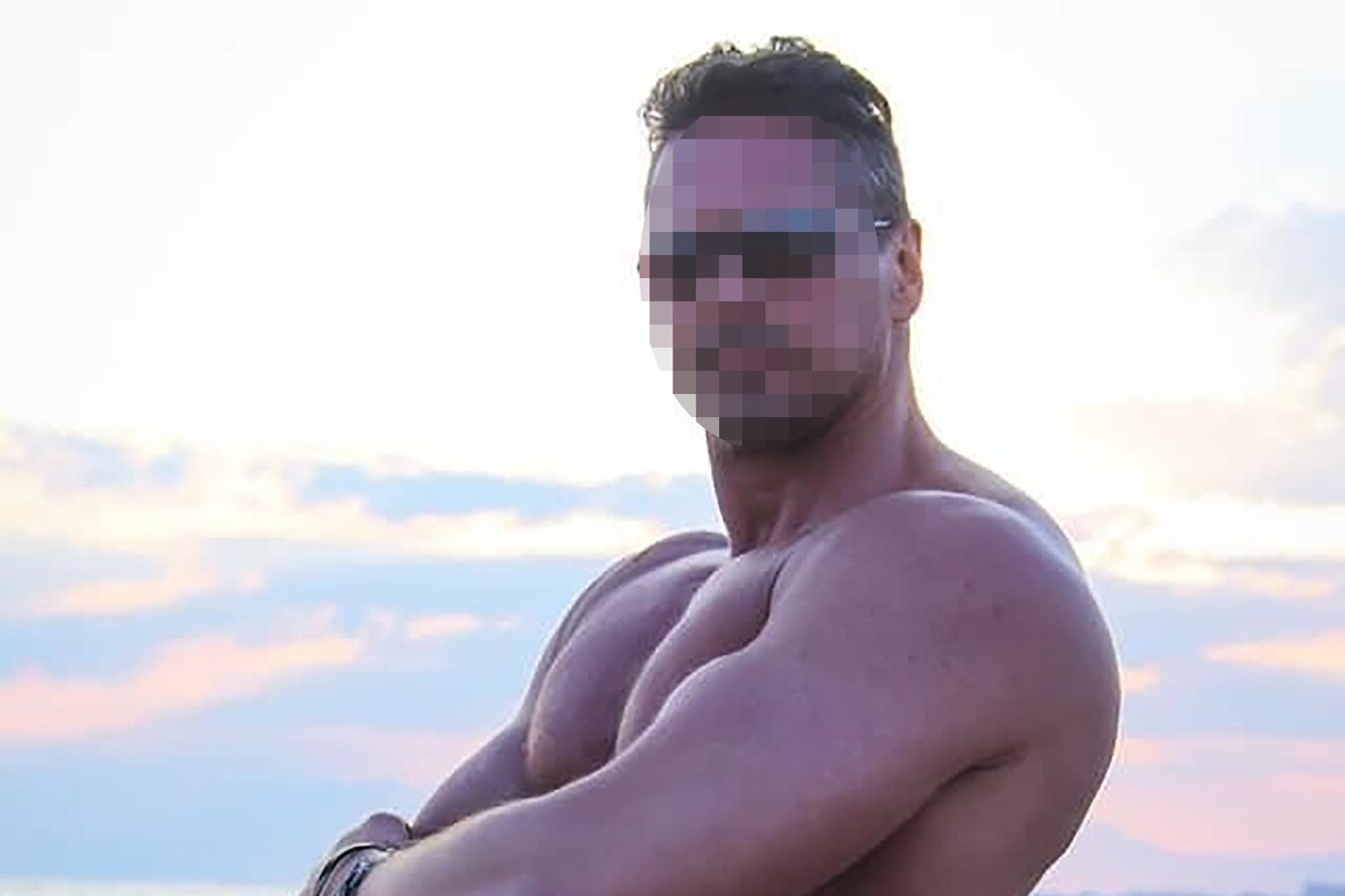 Rijke vastgoedmakelaar stierf ‘onverwachts’ thuis. Nu wordt zijn vrouw ...