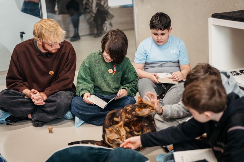 Jeugdboekenmaand op gang geschoten met voorleesmoment voor katten: “Ik ...