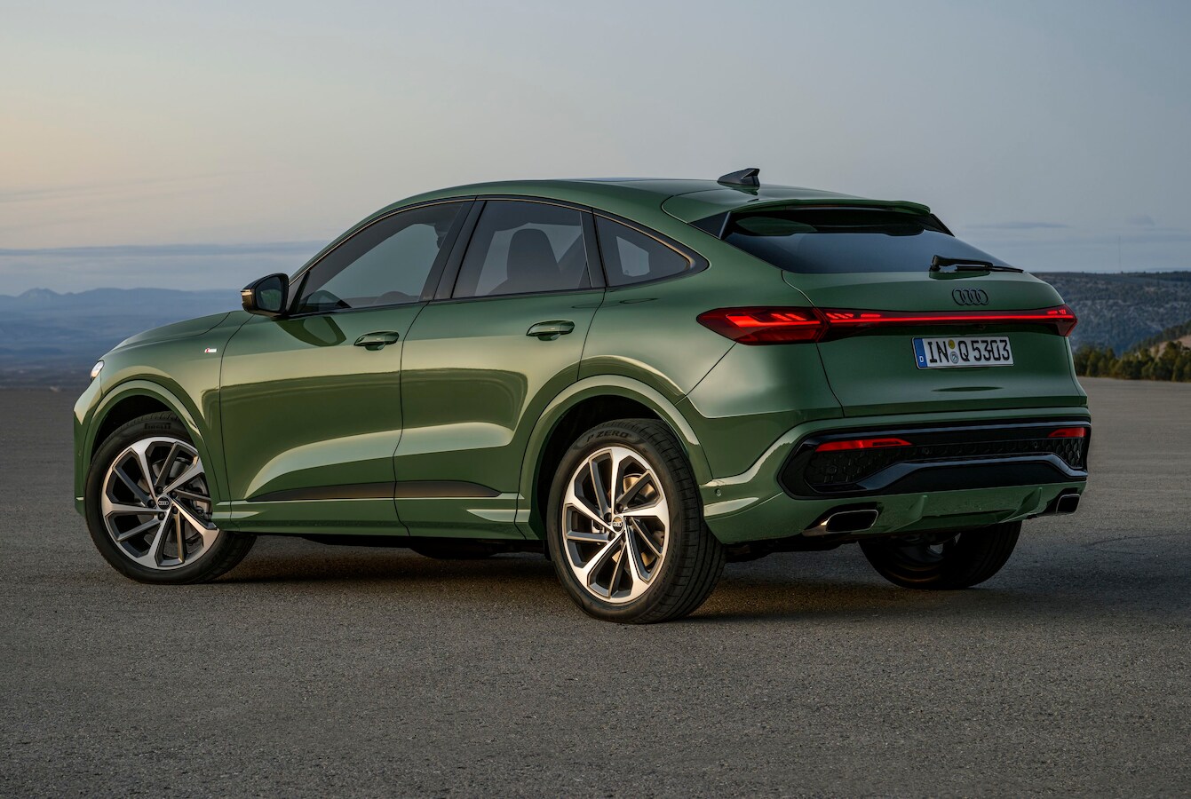 Onze autospecialist test de nieuwe Audi Q5: “Een heerlijke reiswagen ...