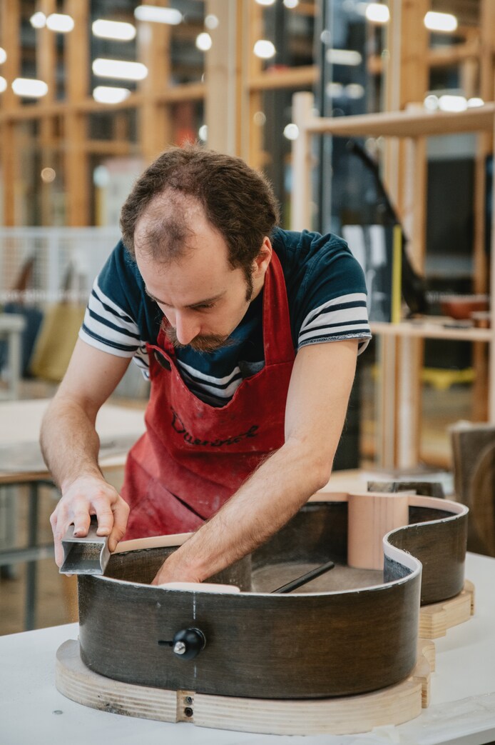 Cello in vlas nieuwe blikvanger van museum Texture | Kortrijk | hln.be