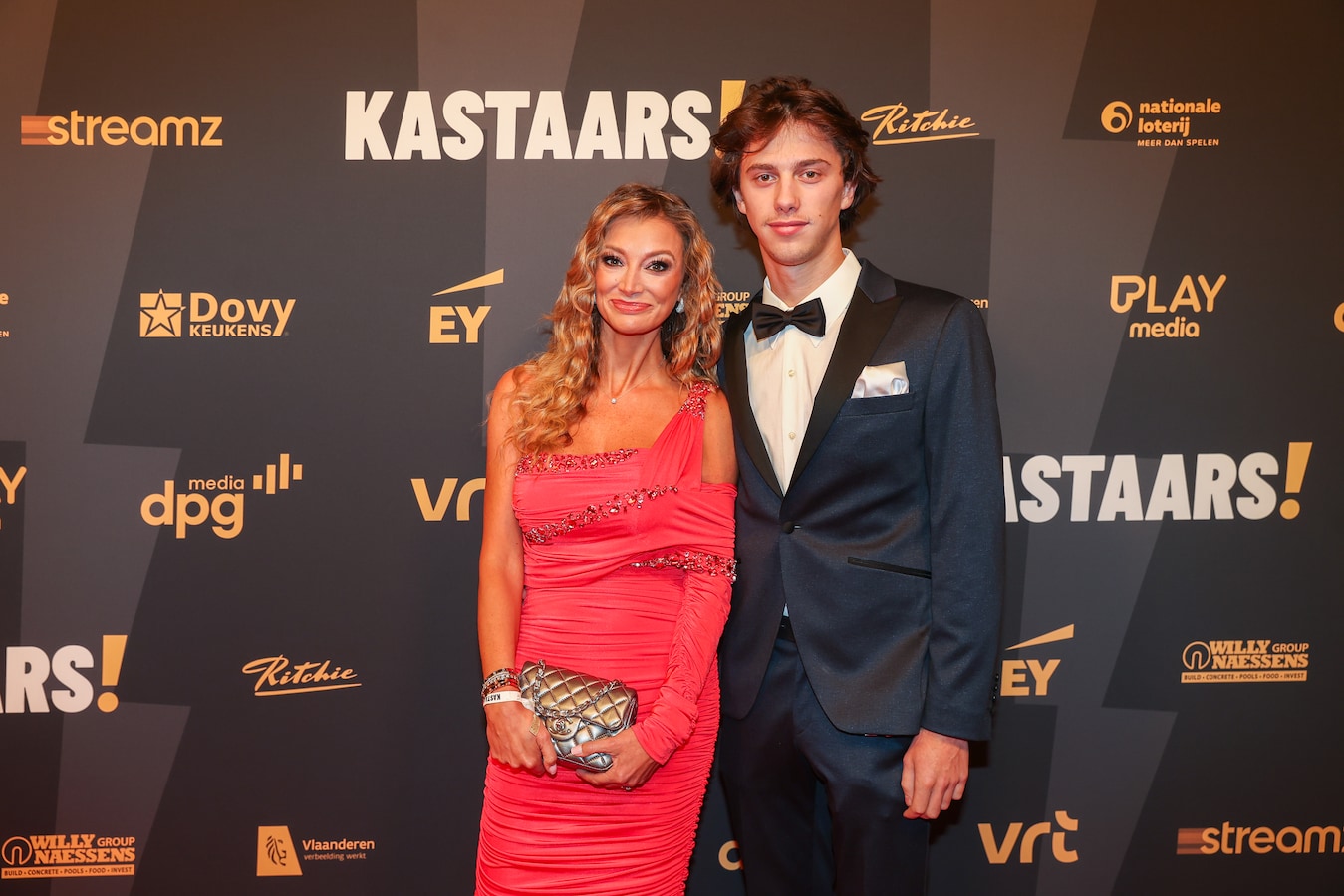 IN BEELD. Veel decolleté voor Zita Wauters en Siska Schoeters poseert voor het eerst met haar ...