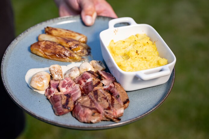 Hoeveel geef jij uit aan je barbecue? Kenner Peter (57) spendeert amper ...