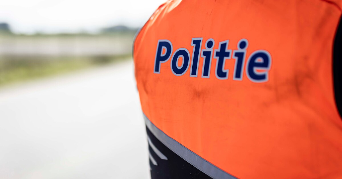 Bromfiets en auto botsen in Hasselt: man (22) gewond | Regio | HLN.be