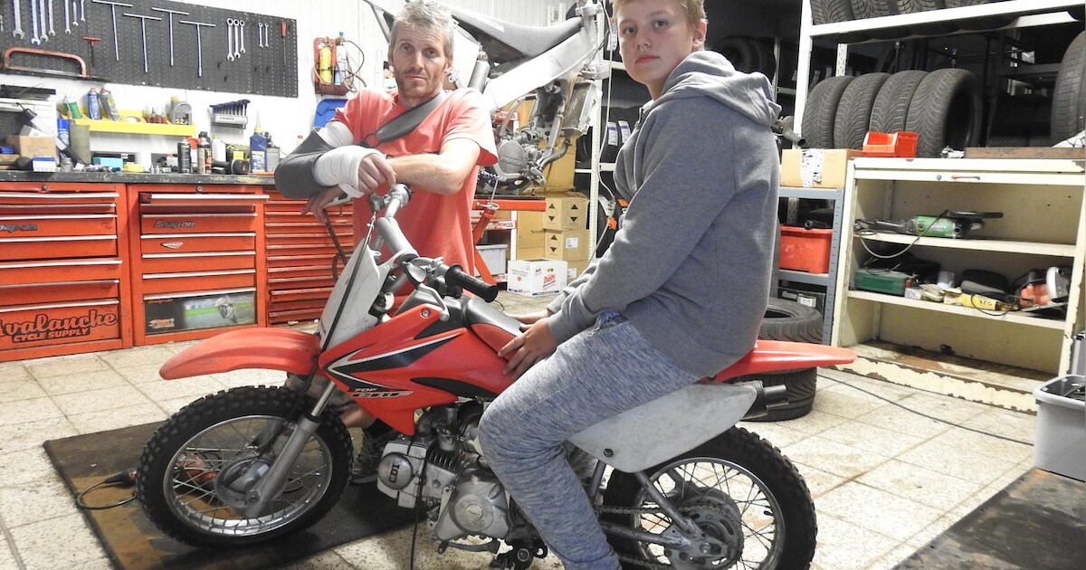 Eén gestolen crossmotor gerecupereerd | Zelzate | HLN.be