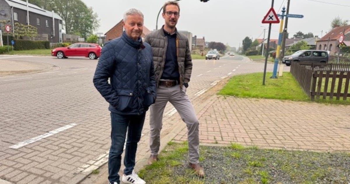 Pleidooi voor permanente verkeerslichten op kruispunt: “Voorrangsregel leidt tot chaotische ...