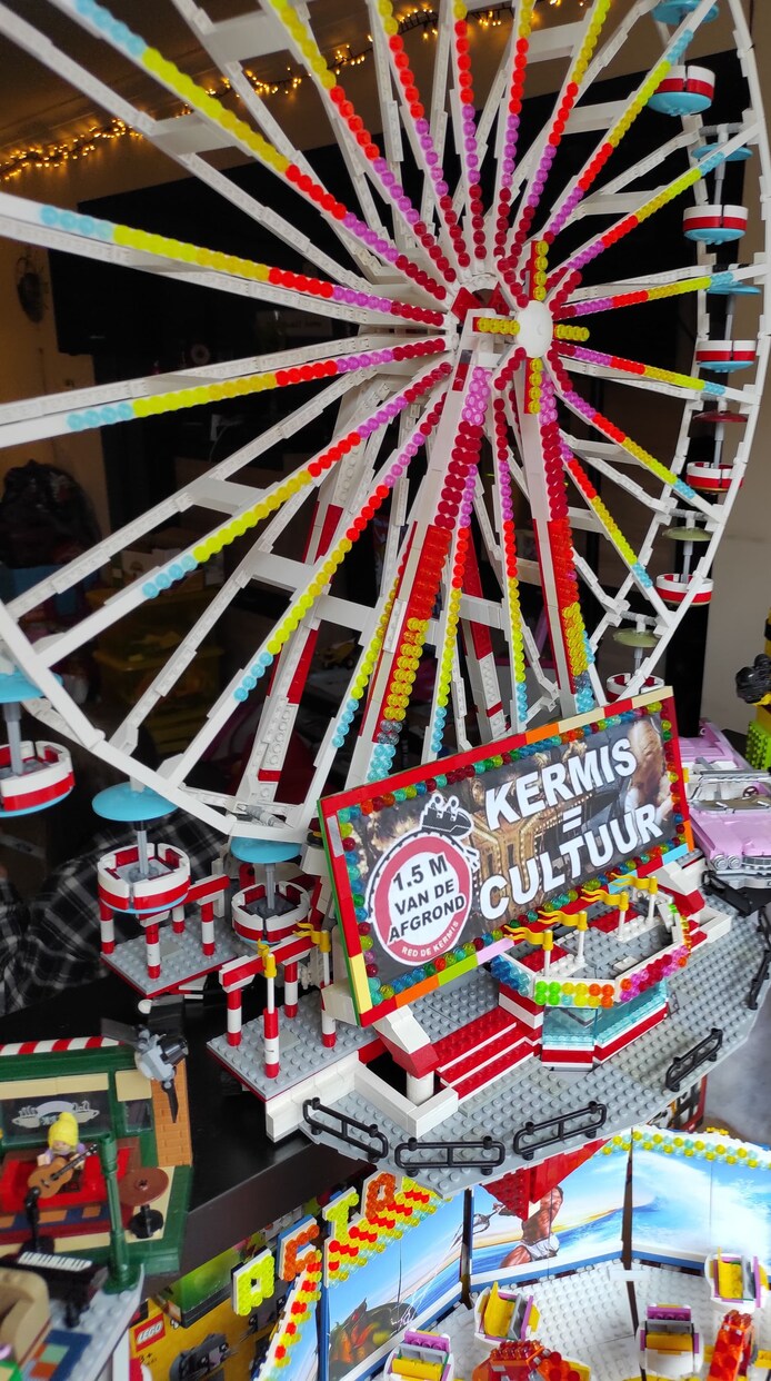 Geert heeft 50.000 Lego-blokjes... “Elke zondag een nieuwe creatie voor ...