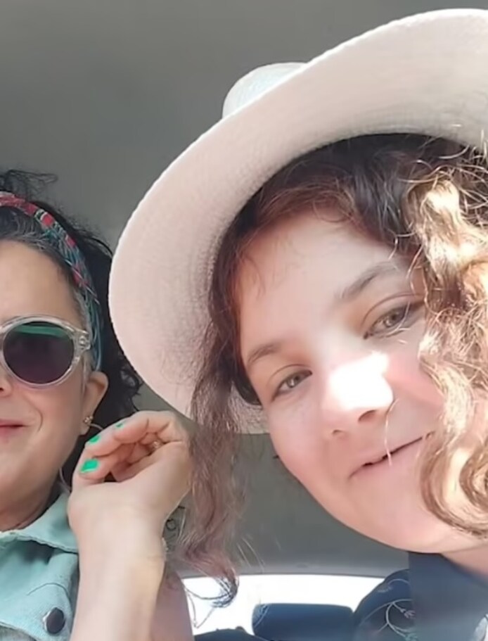 “Mama, ik ben bang”: Noya (12) en haar oma vermoord teruggevonden nadat ...