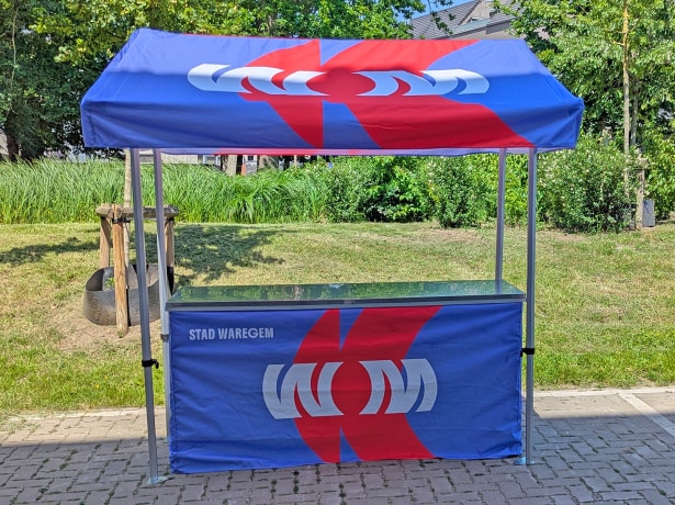 Pop-upstand op markt Beveren-Leie | Foto | hln.be