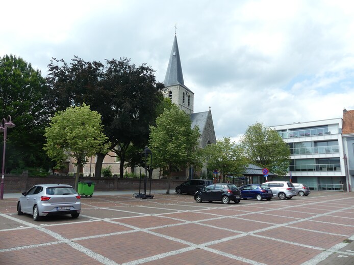 Elaba Nevele trekt op speurtocht met Cyriel Buysse | Deinze | hln.be