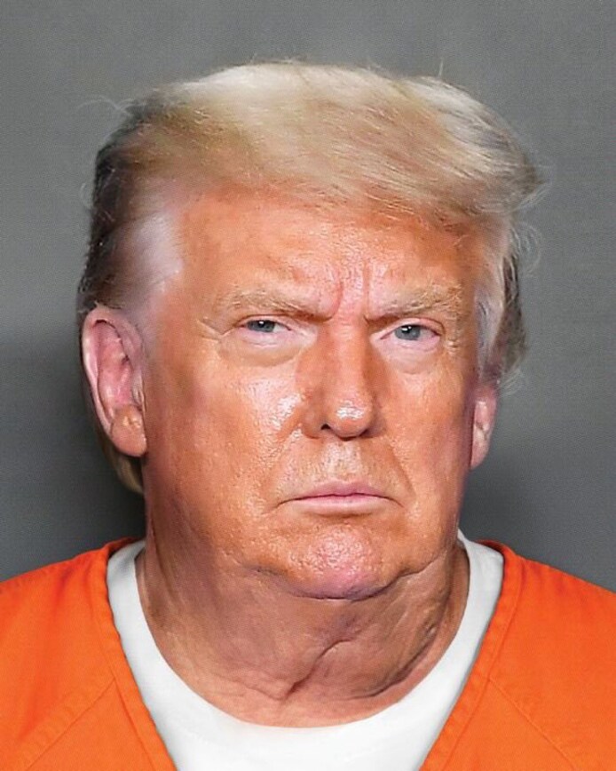 AI doet mensen opnieuw lachen: nepbeelden Trumps mugshot gaan viraal ...