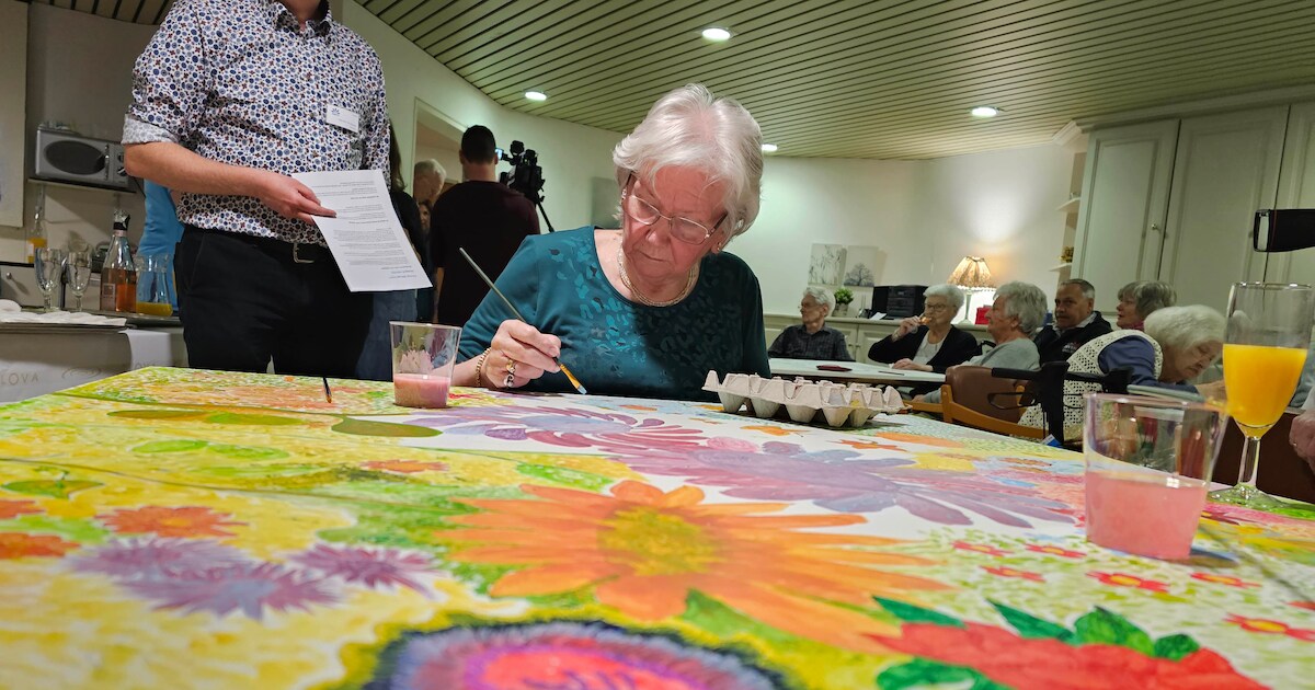 IN BEELD. Bewoners van woonzorgcentrum Sint-Jozef schilderen hun uitzicht: “Kunst werkt als ...
