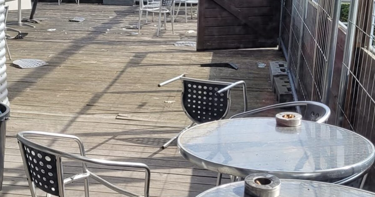 Hangjongeren die al maanden overlast veroorzaken plegen vandalisme op ...