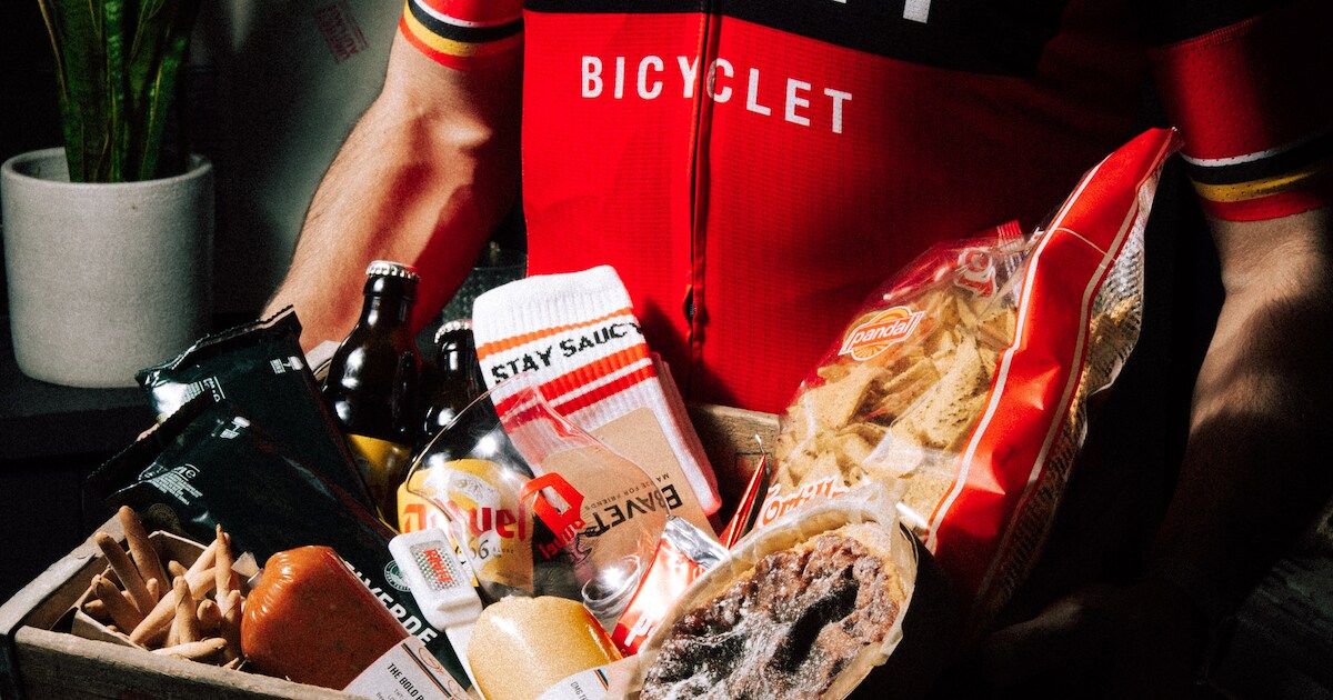 Bavet Camionet brengt spaghetti en ander lekkers aan huis voor de Ronde ...