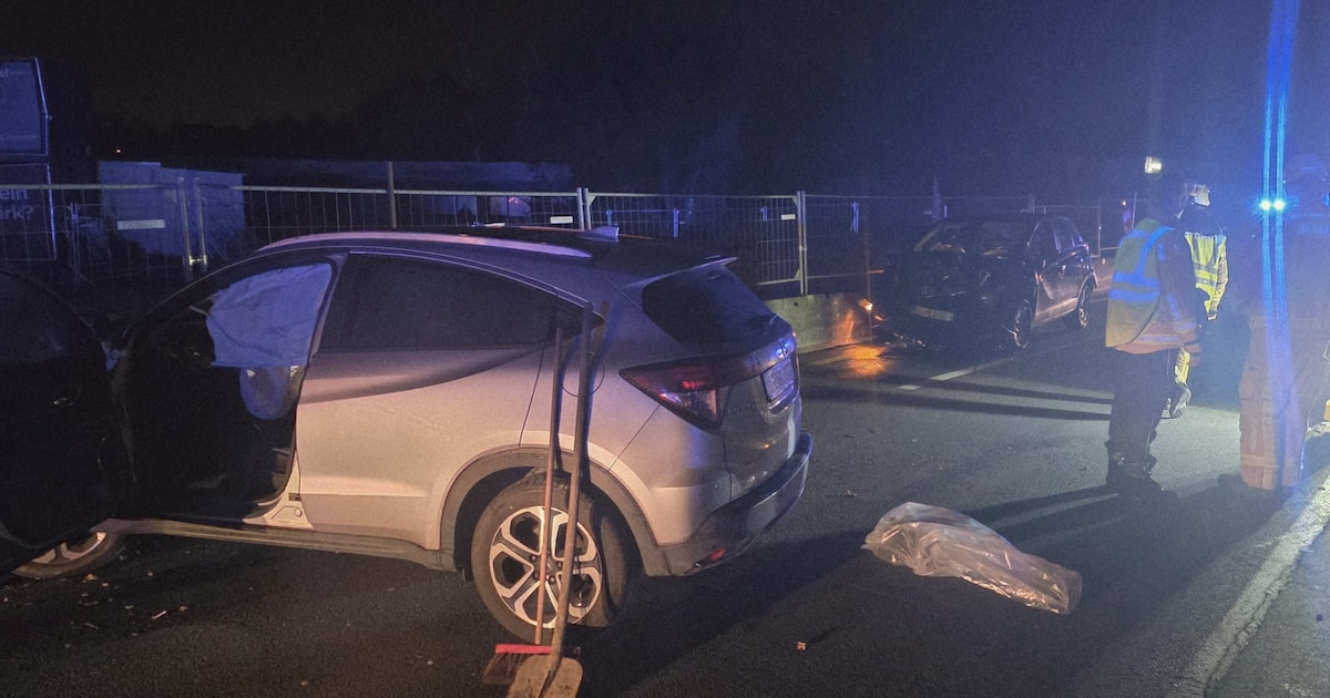 Spookrijder botst frontaal tegen auto op Industrieweg in Gent: ook ...
