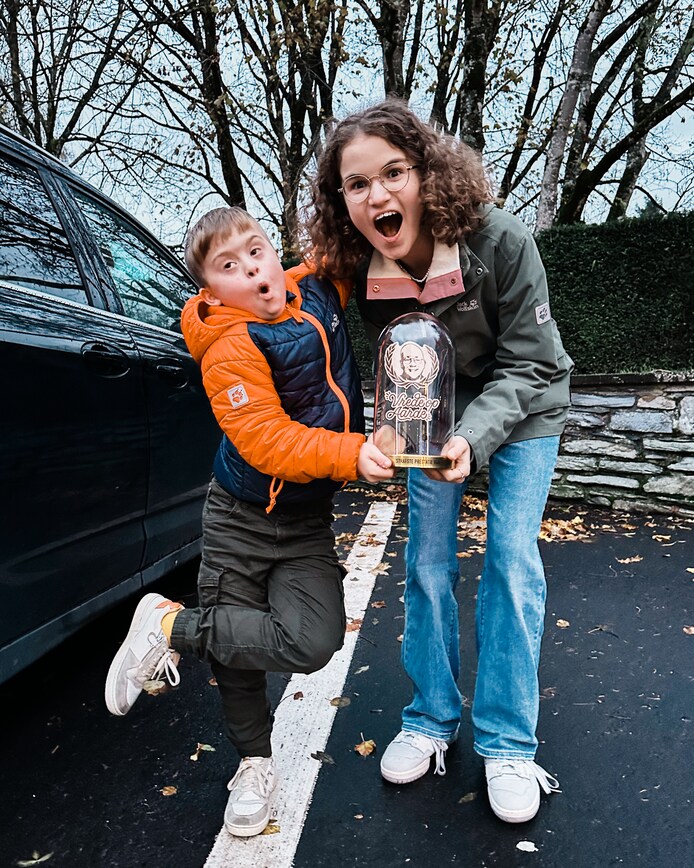 Ernest (10) en Lilith (14) winnen trofee voor ‘Prestatie van het Jaar ...