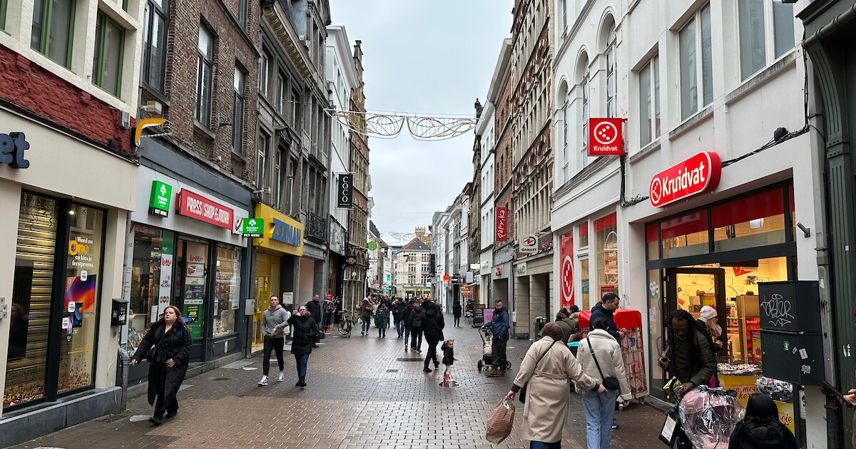 Voorlaatste koopzondag in Gent valt in het water: beduidend minder volk ...