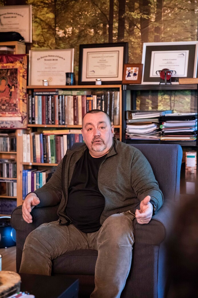 Erik en Lies stonden de overlevers van de busramp bij: “Sommigen praten ...