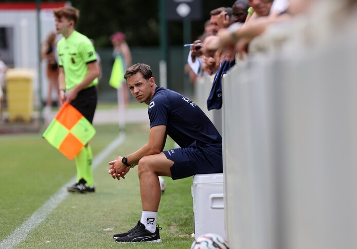David Hubert overschouwt eerste werkweek bij OH Leuven: “Ik verwacht heel veel van de jongens op ...