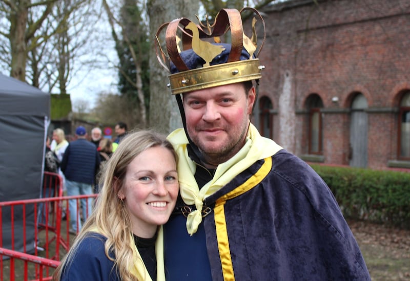 Nieuwe koning in Lillo bij gansrijden: Dennis Aendekerk verdedigt Lillo ...