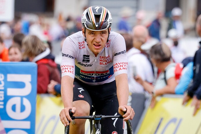 “Na de Tour gaat hij er een paar ferme lappen op geven”: hoe Remco ...