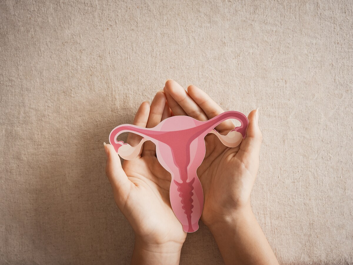 KIJK. Nederlandse Angela (51) is draagmoeder van eigen kleinkind: “Het ...