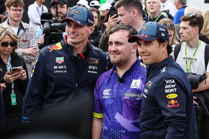 EXCLUSIEF. Luke Littler over de prijs van beroemd zijn: “Iedereen wil nu mijn vriend zijn. Dat ...