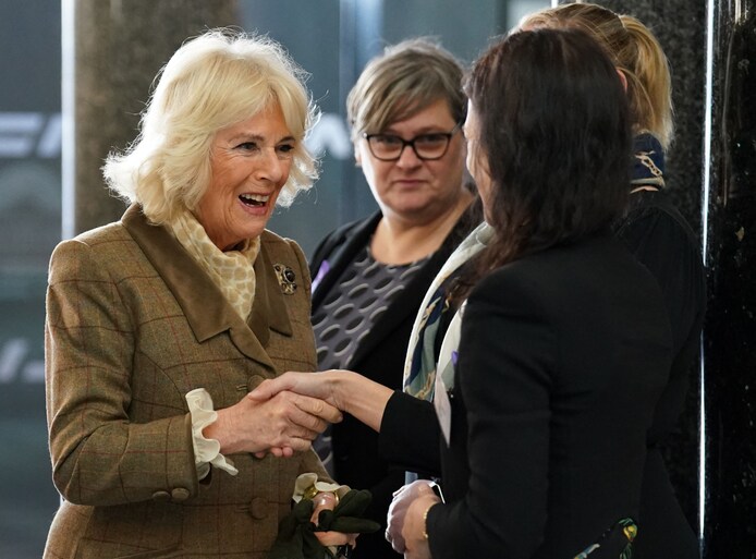 Camilla reageert op gezondheidsnieuws Charles: “Hij is oké” | Royalty ...