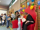 280 leerlingen van basisschool De Kleine Wereld nemen afscheid van ...